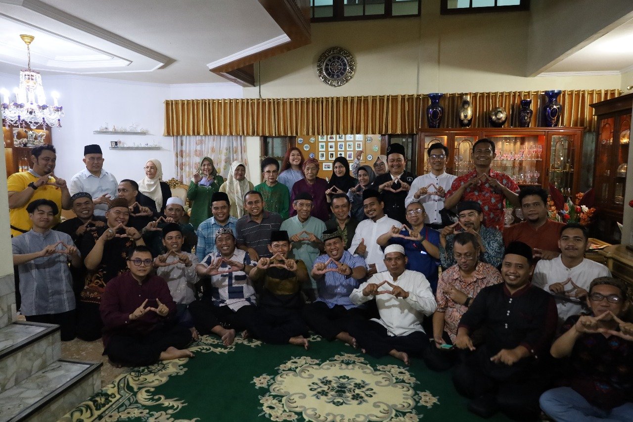 Laznas DPF Halal Bi Halal dengan Keluarga Bapak, K.H. Wahfiudin Sakam ...